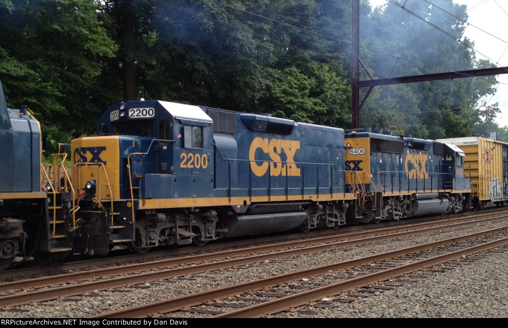 CSX Road Slug 2200/GP40-2 6406 now trail on Q418-05